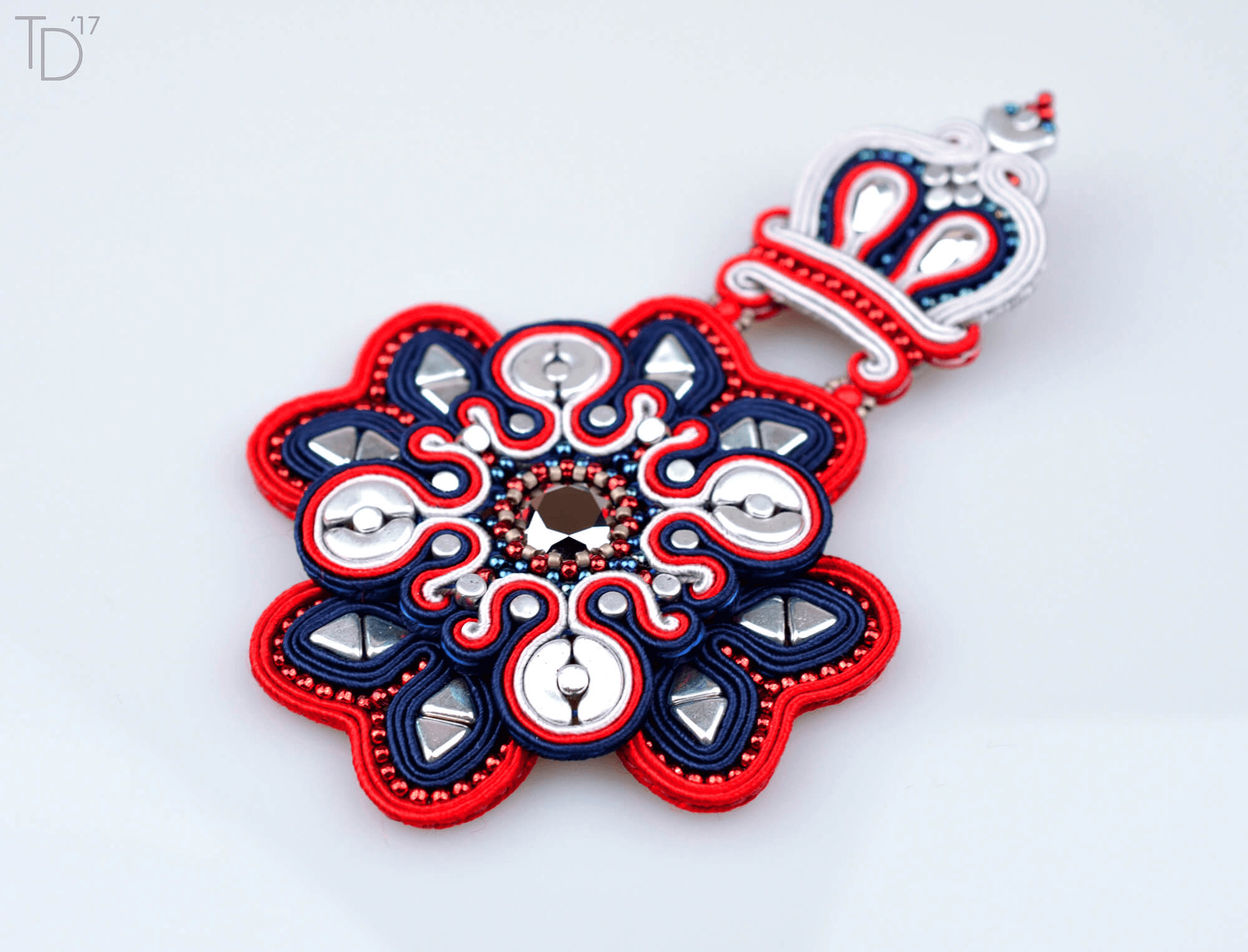Discover the Art of Soutache Embroidery: History, Techniques, and Tips